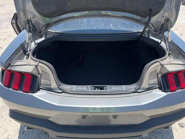 Pelēks Ford Mustang 2024 Ukmergė, ar dzinēja tilpumu 2.26 L un nobraukumu 71 tūkst. km par 16999 €, foto 3 vietnē AUTOMOTO.COM.LV