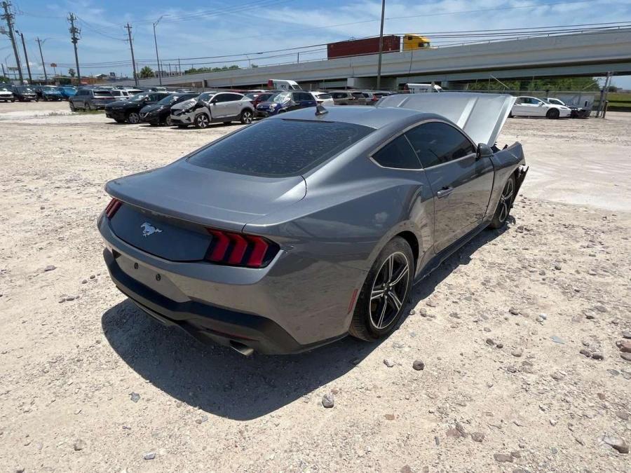 Grey Ford Mustang 2024 in Ukmerge, with an engine capacity of 2.26 L and mileage of 71 thousand km for 16999 €, photo 5 on AUTOMOTO.COM.LV