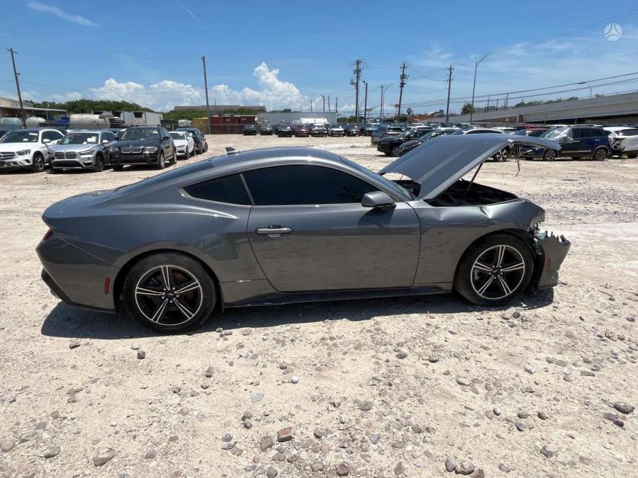 Grey Ford Mustang 2024 in Ukmerge, with an engine capacity of 2.26 L and mileage of 71 thousand km for 16999 €, photo 6 on AUTOMOTO.COM.LV