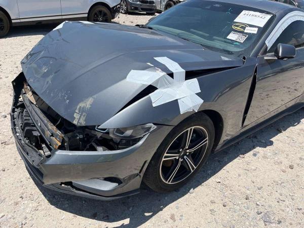 Pelēks Ford Mustang 2024 Ukmergė, ar dzinēja tilpumu 2.26 L un nobraukumu 71 tūkst. km par 16999 €, foto 10 vietnē AUTOMOTO.COM.LV