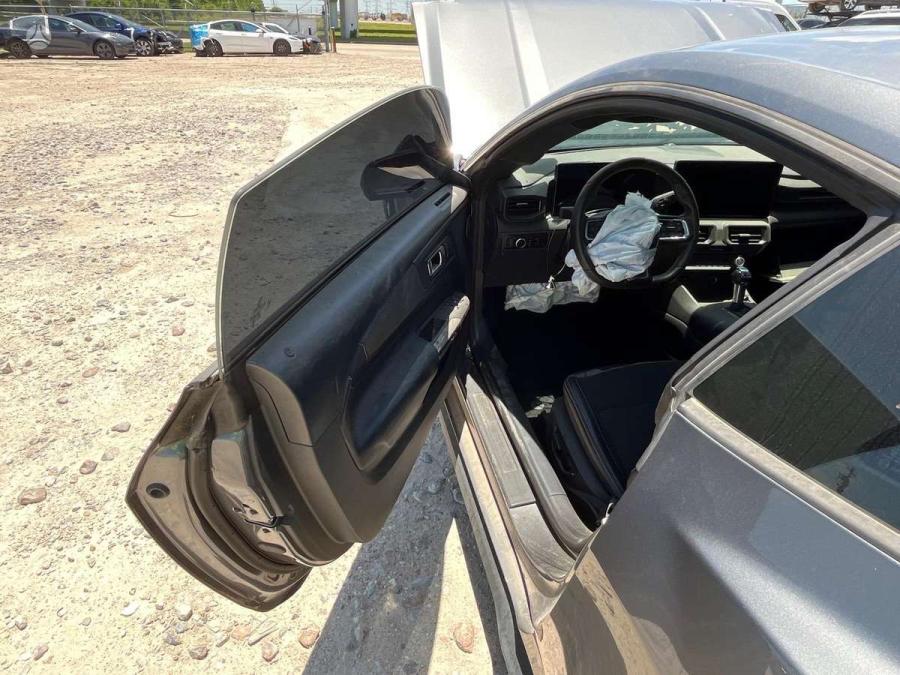 Grey Ford Mustang 2024 in Ukmerge, with an engine capacity of 2.26 L and mileage of 71 thousand km for 16999 €, photo 16 on AUTOMOTO.COM.LV