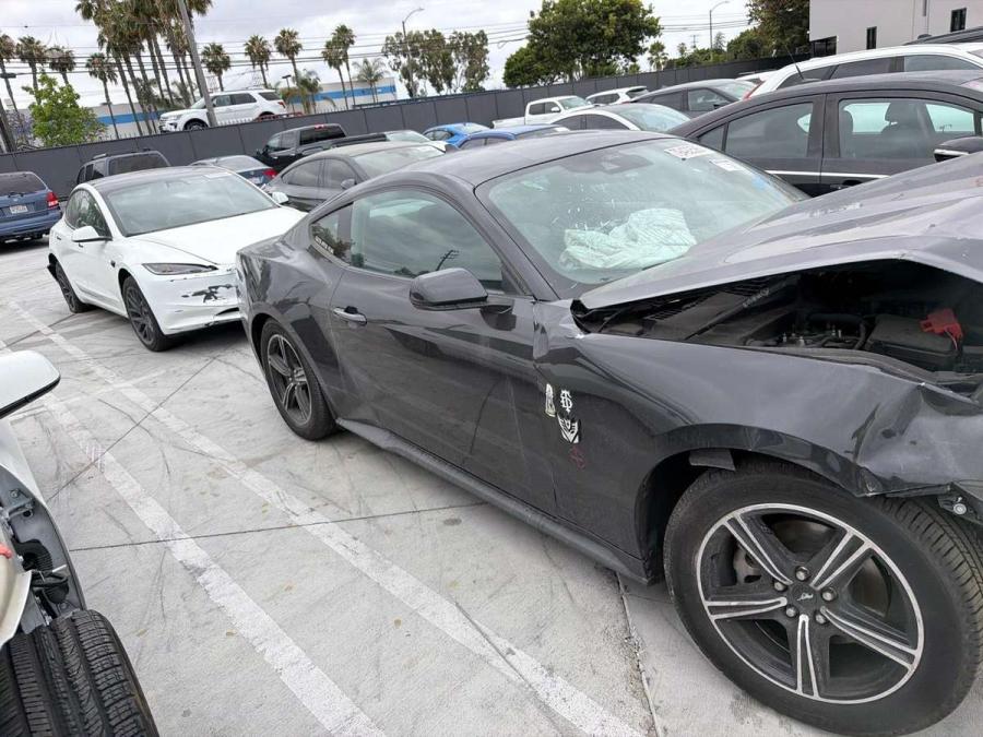 Pelēks Ford Mustang 2024 Ukmergė, ar dzinēja tilpumu 2.26 L un nobraukumu 42 tūkst. km par 11999 €, foto 13 vietnē AUTOMOTO.COM.LV