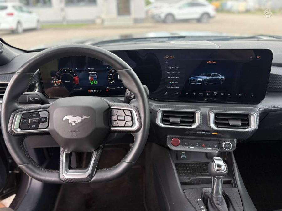 Grey Ford Mustang 2024 in Siauliai, with an engine capacity of 2.30 L and mileage of 52 thousand km for 31944 €, photo 8 on AUTOMOTO.COM.LV