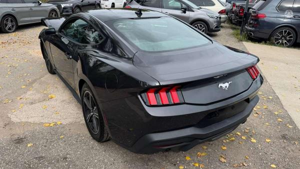 Grey Ford Mustang 2024 in Ukmerge, with an engine capacity of 2.26 L and mileage of 42 thousand km for 12490 €, photo 1 on AUTOMOTO.COM.LV