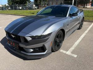 Pelēks Ford Mustang 2025 Šauļi, ar dzinēja tilpumu 2.30 L un nobraukumu 1 tūkst. km par 32186 €, foto  vietnē AUTOMOTO.COM.LV