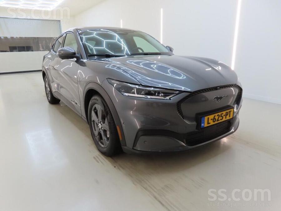 Pelēks Ford Mustang 2021 Limbaži, ar dzinēja tilpumu 0.00 L un nobraukumu 142 tūkst. km par 25945 €, foto 3 vietnē AUTOMOTO.COM.LV