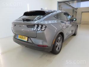 Pelēks Ford Mustang 2021 Limbaži, ar dzinēja tilpumu 0.00 L un nobraukumu 142 tūkst. km par 25945 €, foto 4 vietnē AUTOMOTO.COM.LV
