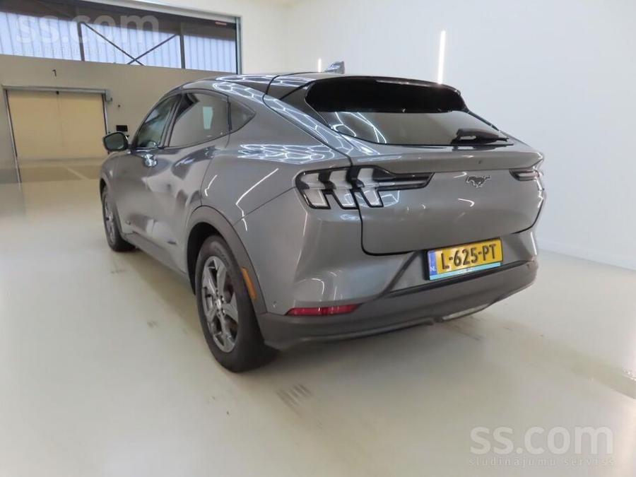 Pelēks Ford Mustang 2021 Limbaži, ar dzinēja tilpumu 0.00 L un nobraukumu 142 tūkst. km par 25945 €, foto 5 vietnē AUTOMOTO.COM.LV