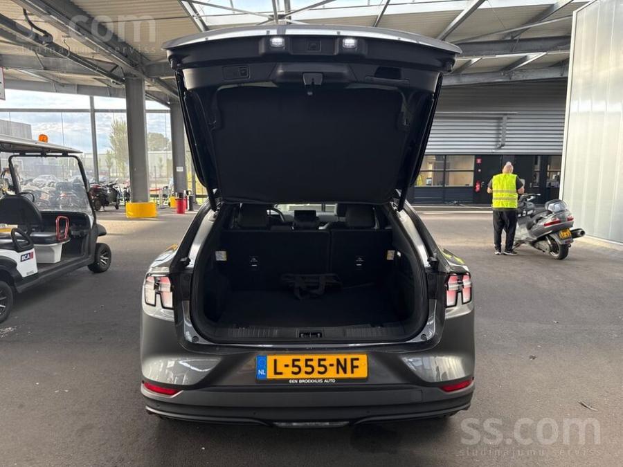 Pelēks Ford Mustang 2021 Limbaži, ar dzinēja tilpumu 5.00 L un nobraukumu 142 tūkst. km par 25945 €, foto 10 vietnē AUTOMOTO.COM.LV