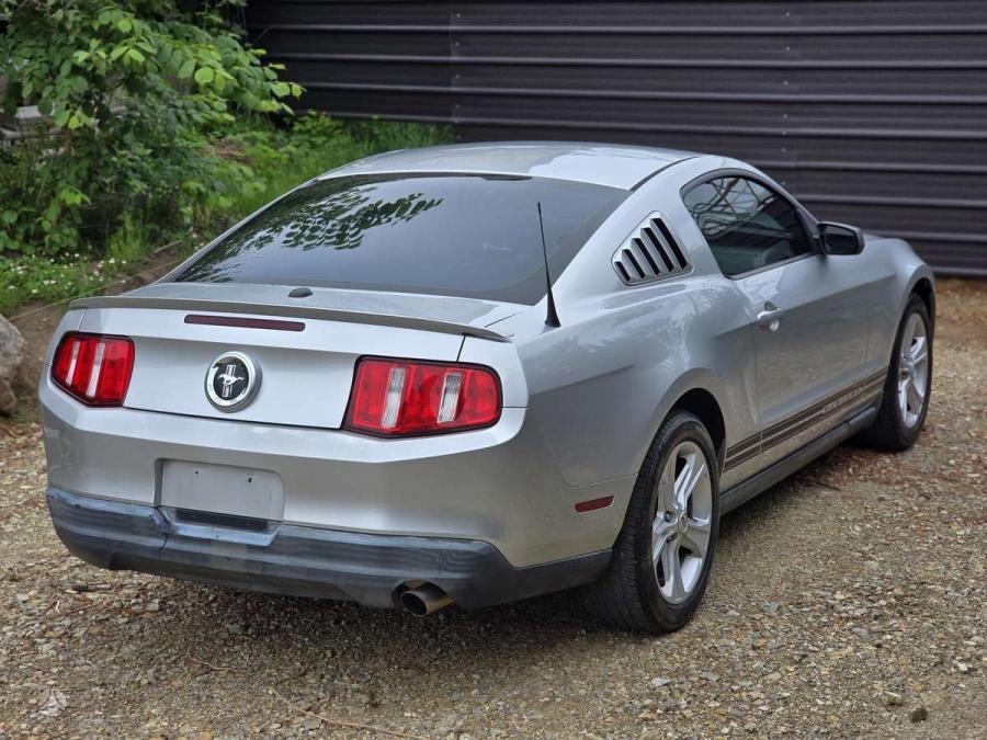 Grey Ford Mustang 2010 in Siauliai, with an engine capacity of 4.00 L and mileage of 153 thousand km for 5750 €, photo 5 on AUTOMOTO.COM.LV