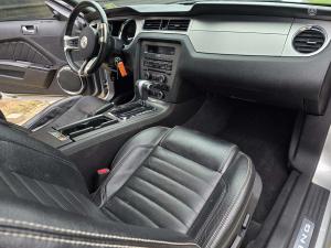 Grey Ford Mustang 2010 in Siauliai, with an engine capacity of 4.00 L and mileage of 153 thousand km for 5750 €, photo 7 on AUTOMOTO.COM.LV