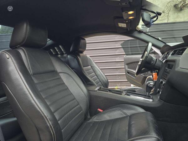 Grey Ford Mustang 2010 in Siauliai, with an engine capacity of 4.00 L and mileage of 153 thousand km for 5750 €, photo 7 on AUTOMOTO.COM.LV