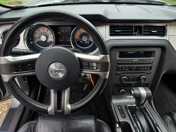 Grey Ford Mustang 2010 in Siauliai, with an engine capacity of 4.00 L and mileage of 153 thousand km for 5750 €, photo 10 on AUTOMOTO.COM.LV