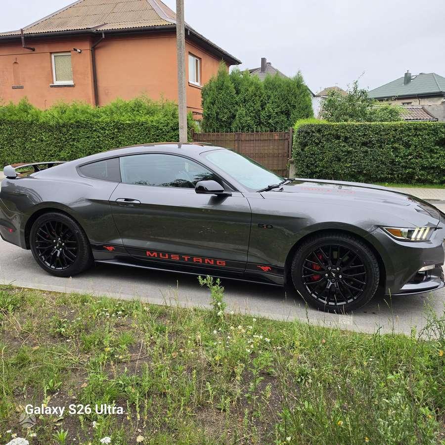 Grey Ford Mustang 2017 in Klaipeda, with an engine capacity of 4.95 L and mileage of 90 thousand km for 24200 €, photo 6 on AUTOMOTO.COM.LV