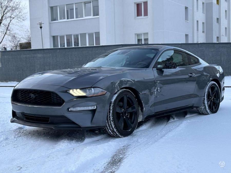 Grey Ford Mustang 2021 in Ukmerge, with an engine capacity of 2.25 L and mileage of 62 thousand km for 11400 €, photo 3 on AUTOMOTO.COM.LV