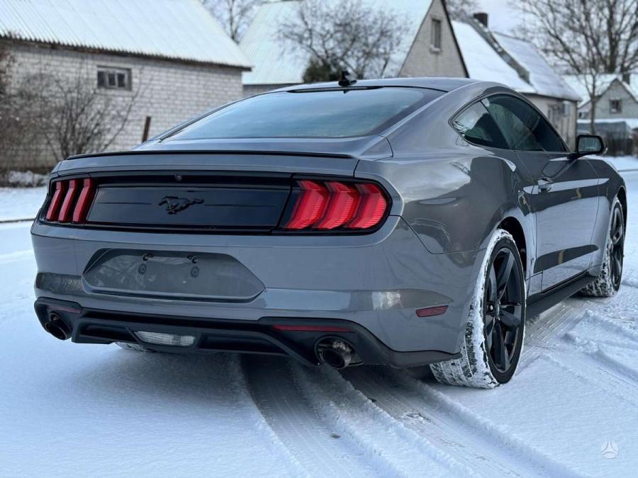 Grey Ford Mustang 2021 in Ukmerge, with an engine capacity of 2.25 L and mileage of 62 thousand km for 11400 €, photo 8 on AUTOMOTO.COM.LV
