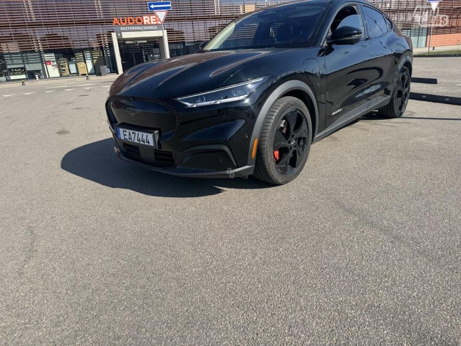 Черный Форд Mustang Mach-E 2020 в Клайпеда, объемом двигателя 0.00 л и пробегом 102 тыс. км за 22500 €, фото 1 на AUTOMOTO.COM.LV