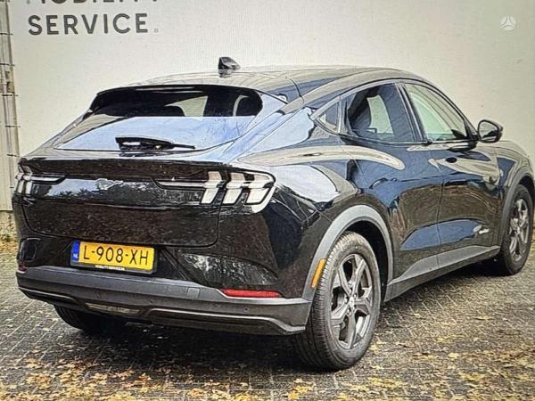 Melns Ford Mustang Mach-E 2021 Klaipėda, ar dzinēja tilpumu 0.00 L un nobraukumu 80 tūkst. km par 22200 €, foto 3 vietnē AUTOMOTO.COM.LV