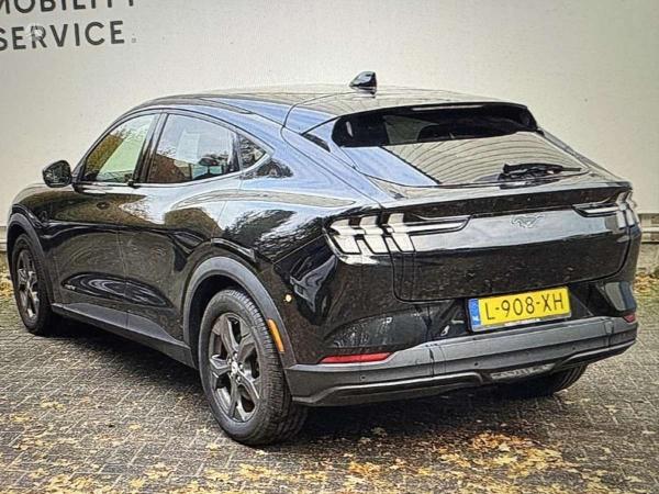 Melns Ford Mustang Mach-E 2021 Klaipėda, ar dzinēja tilpumu 0.00 L un nobraukumu 80 tūkst. km par 22200 €, foto 4 vietnē AUTOMOTO.COM.LV
