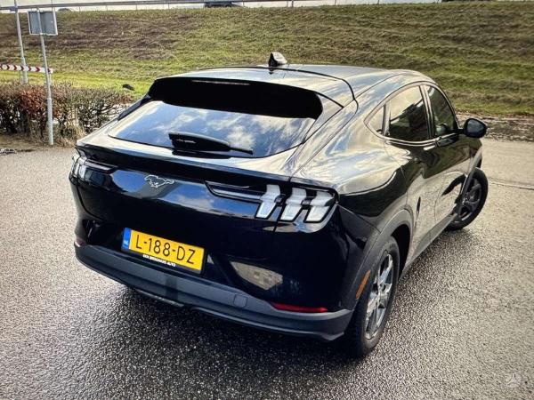 Melns Ford Mustang Mach-E 2021 Klaipėda, ar dzinēja tilpumu 0.00 L un nobraukumu 97 tūkst. km par 22500 €, foto 3 vietnē AUTOMOTO.COM.LV