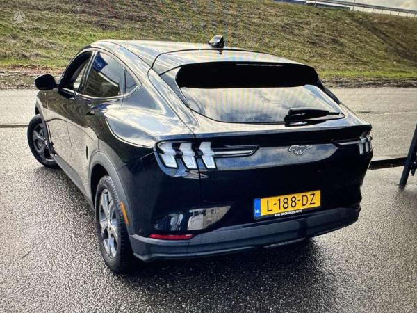 Melns Ford Mustang Mach-E 2021 Klaipėda, ar dzinēja tilpumu 0.00 L un nobraukumu 97 tūkst. km par 22500 €, foto 4 vietnē AUTOMOTO.COM.LV