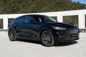 Melns Ford Mustang Mach-E 2021 Viļņa, ar dzinēja tilpumu 0.00 L un nobraukumu 22 tūkst. km par 23950 €, foto  vietnē AUTOMOTO.COM.LV