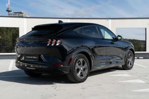 Melns Ford Mustang Mach-E 2021 Viļņa, ar dzinēja tilpumu 0.00 L un nobraukumu 22 tūkst. km par 23950 €, foto 4 vietnē AUTOMOTO.COM.LV