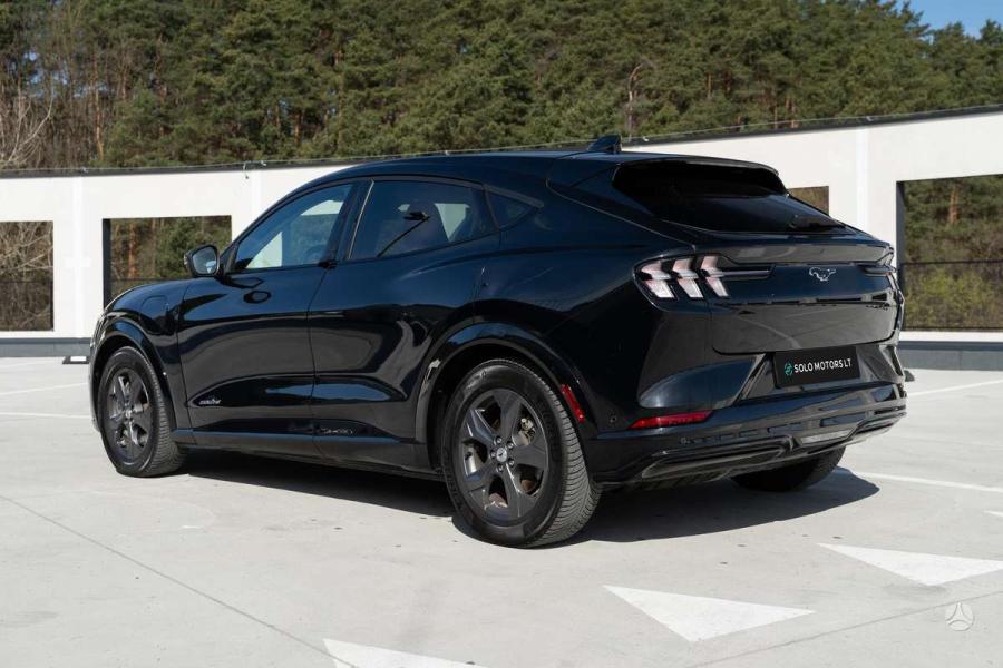 Melns Ford Mustang Mach-E 2021 Viļņa, ar dzinēja tilpumu 0.00 L un nobraukumu 22 tūkst. km par 23950 €, foto 7 vietnē AUTOMOTO.COM.LV