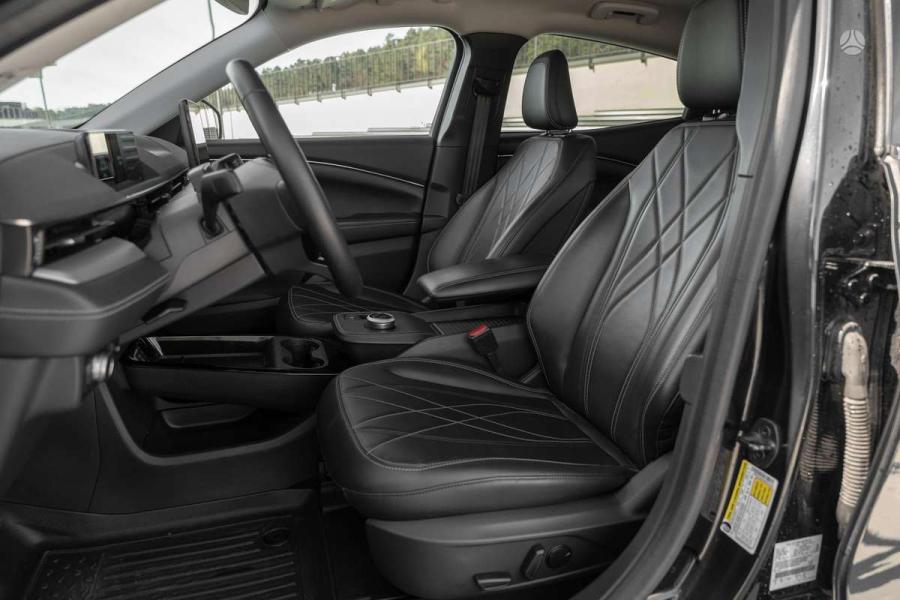 Melns Ford Mustang Mach-E 2021 Viļņa, ar dzinēja tilpumu 0.00 L un nobraukumu 22 tūkst. km par 23950 €, foto 13 vietnē AUTOMOTO.COM.LV