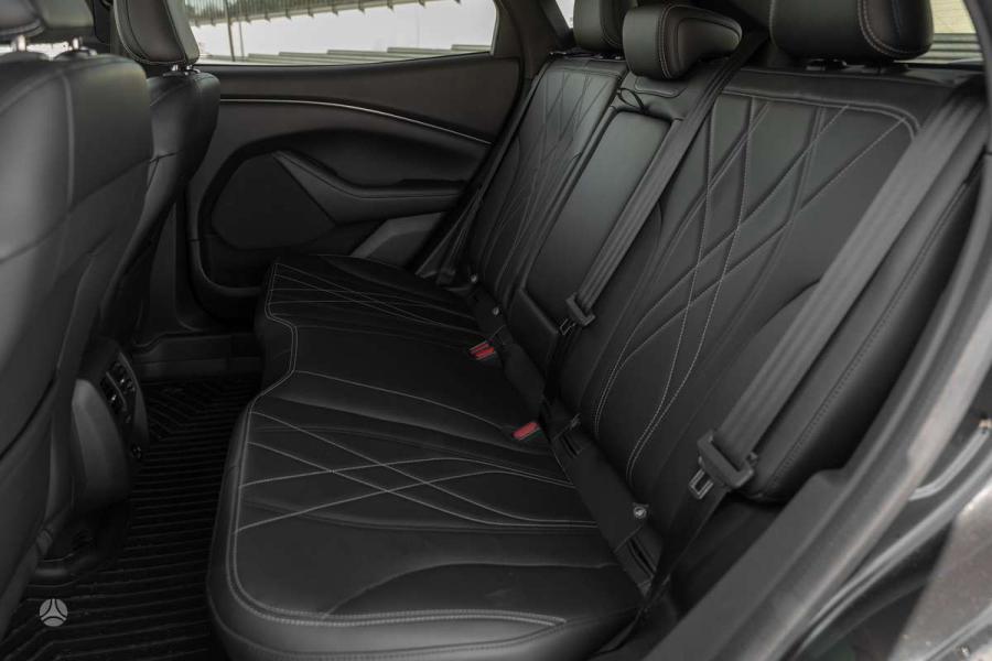 Melns Ford Mustang Mach-E 2021 Viļņa, ar dzinēja tilpumu 0.00 L un nobraukumu 22 tūkst. km par 23950 €, foto 15 vietnē AUTOMOTO.COM.LV