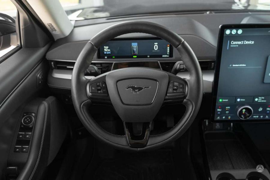 Melns Ford Mustang Mach-E 2021 Viļņa, ar dzinēja tilpumu 0.00 L un nobraukumu 22 tūkst. km par 23950 €, foto 18 vietnē AUTOMOTO.COM.LV