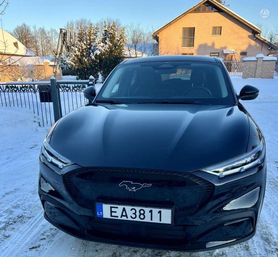 Black Ford Mustang Mach-E 2022 in Vilnius, with an engine capacity of 0.00 L and mileage of 44 thousand km for 27800 €, photo 2 on AUTOMOTO.COM.LV