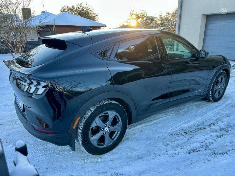Black Ford Mustang Mach-E 2022 in Vilnius, with an engine capacity of 0.00 L and mileage of 44 thousand km for 27800 €, photo 3 on AUTOMOTO.COM.LV