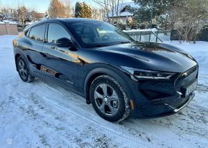 Black Ford Mustang Mach-E 2022 in Vilnius, with an engine capacity of 0.00 L and mileage of 44 thousand km for 27800 €, photo 6 on AUTOMOTO.COM.LV