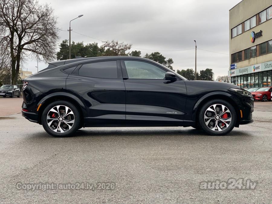 Black Ford Mustang Mach-E 2022 in Tallinn, with an engine capacity of 0.00 L and mileage of 75 thousand km for 28500 €, photo 7 on AUTOMOTO.COM.LV