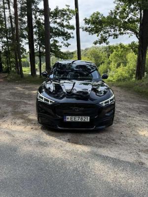 Melns Ford Mustang Mach-E 2023 Kauņa, ar dzinēja tilpumu 0.00 L un nobraukumu 13 tūkst. km par 32900 €, foto 3 vietnē AUTOMOTO.COM.LV
