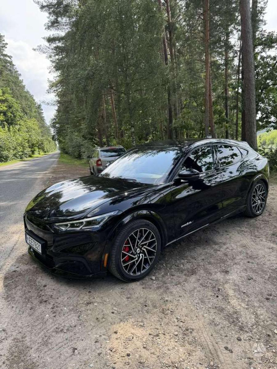 Melns Ford Mustang Mach-E 2023 Kauņa, ar dzinēja tilpumu 0.00 L un nobraukumu 13 tūkst. km par 32900 €, foto 5 vietnē AUTOMOTO.COM.LV