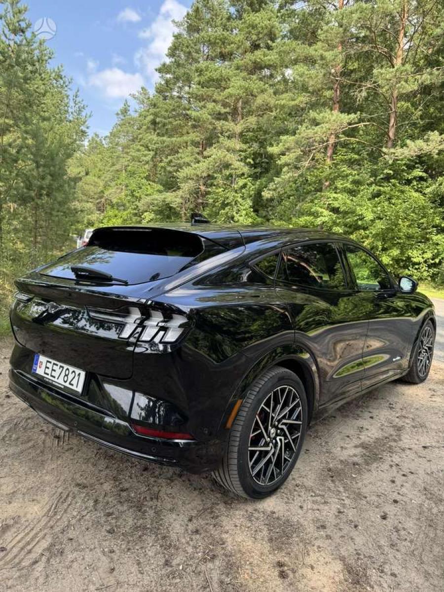 Melns Ford Mustang Mach-E 2023 Kauņa, ar dzinēja tilpumu 0.00 L un nobraukumu 13 tūkst. km par 32900 €, foto 7 vietnē AUTOMOTO.COM.LV