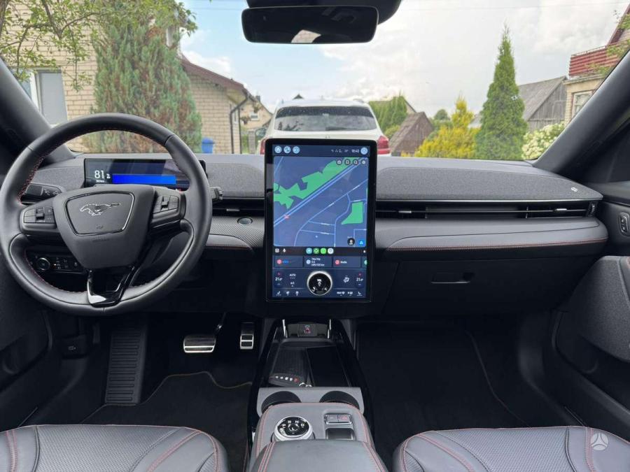 Melns Ford Mustang Mach-E 2023 Kauņa, ar dzinēja tilpumu 0.00 L un nobraukumu 13 tūkst. km par 32900 €, foto 13 vietnē AUTOMOTO.COM.LV