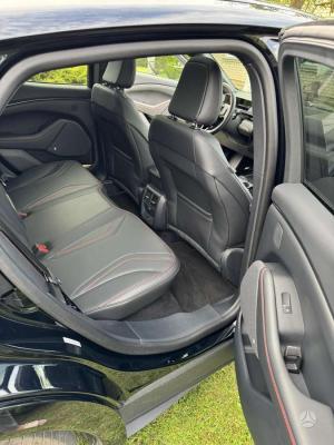 Melns Ford Mustang Mach-E 2023 Kauņa, ar dzinēja tilpumu 0.00 L un nobraukumu 13 tūkst. km par 32900 €, foto 14 vietnē AUTOMOTO.COM.LV