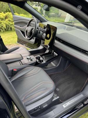 Melns Ford Mustang Mach-E 2023 Kauņa, ar dzinēja tilpumu 0.00 L un nobraukumu 13 tūkst. km par 32900 €, foto 15 vietnē AUTOMOTO.COM.LV