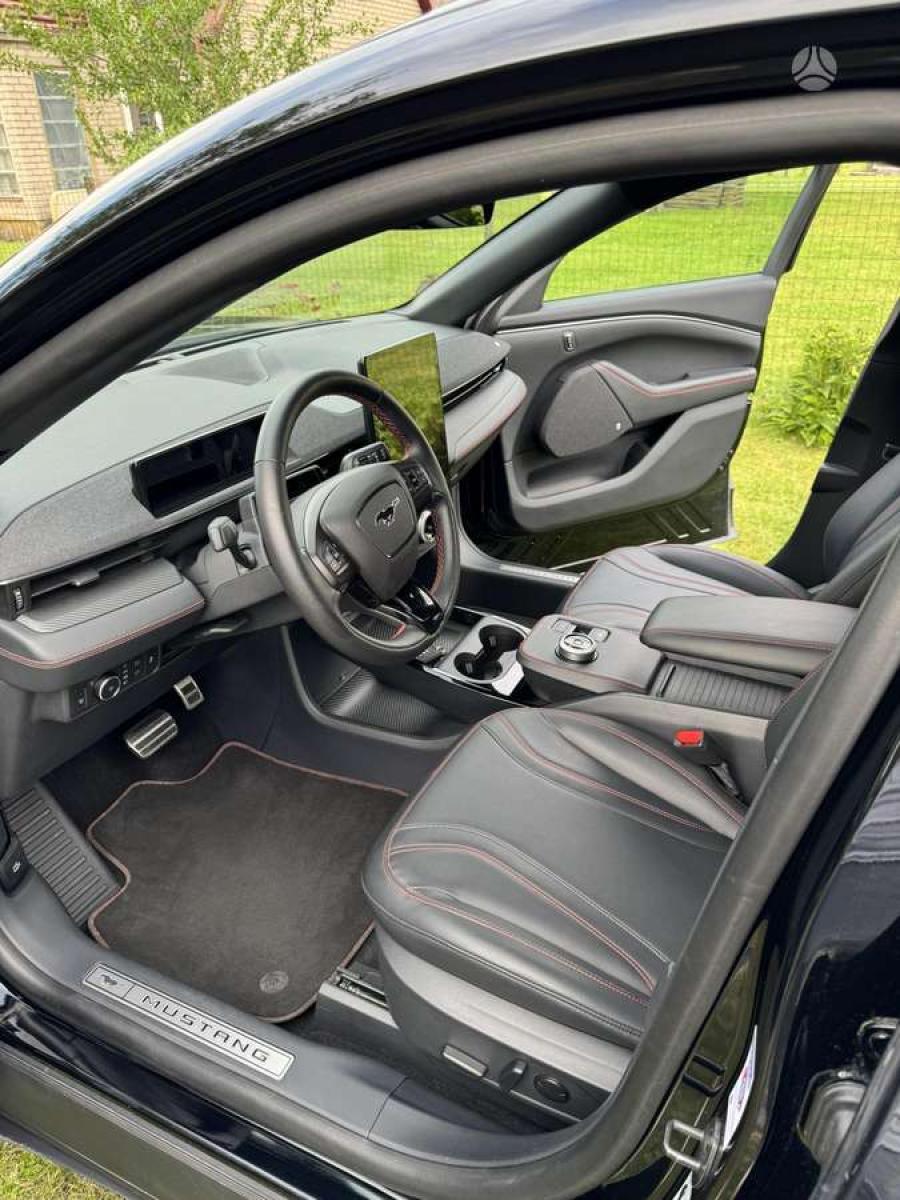 Melns Ford Mustang Mach-E 2023 Kauņa, ar dzinēja tilpumu 0.00 L un nobraukumu 13 tūkst. km par 32900 €, foto 19 vietnē AUTOMOTO.COM.LV