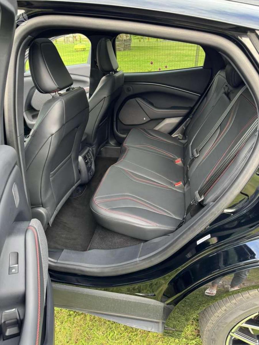 Melns Ford Mustang Mach-E 2023 Kauņa, ar dzinēja tilpumu 0.00 L un nobraukumu 13 tūkst. km par 32900 €, foto 24 vietnē AUTOMOTO.COM.LV