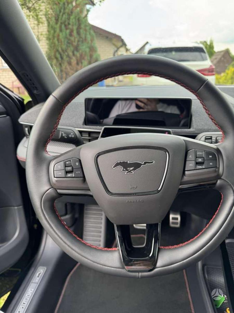 Melns Ford Mustang Mach-E 2023 Kauņa, ar dzinēja tilpumu 0.00 L un nobraukumu 13 tūkst. km par 32900 €, foto 25 vietnē AUTOMOTO.COM.LV