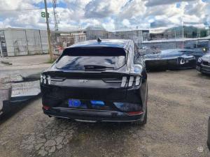 Black Ford Mustang Mach-E 2023 in Kaunas, with an engine capacity of 0.00 L and mileage of 75 thousand km for 36905 €, photo 6 on AUTOMOTO.COM.LV