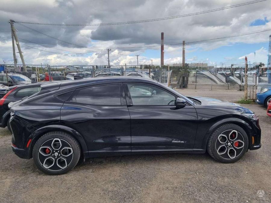 Black Ford Mustang Mach-E 2023 in Kaunas, with an engine capacity of 0.00 L and mileage of 75 thousand km for 36905 €, photo 8 on AUTOMOTO.COM.LV