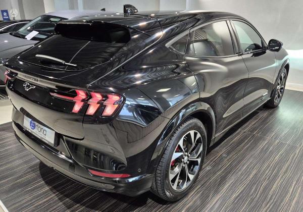 Melns Ford Mustang Mach-E 2024 Šauļi, ar dzinēja tilpumu 0.00 L un nobraukumu 30 tūkst. km par 36500 €, foto 3 vietnē AUTOMOTO.COM.LV