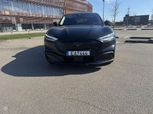 Melns Ford Mustang Mach-E 2021 Klaipėda, ar dzinēja tilpumu 0.00 L un nobraukumu 101 tūkst. km par 22500 €, foto 3 vietnē AUTOMOTO.COM.LV