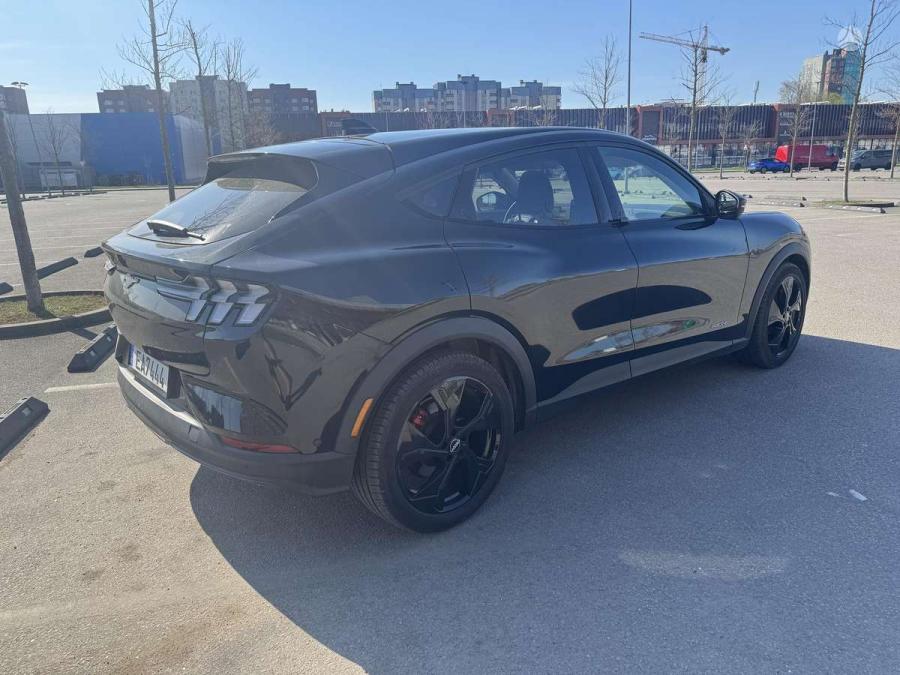 Melns Ford Mustang Mach-E 2021 Klaipėda, ar dzinēja tilpumu 0.00 L un nobraukumu 101 tūkst. km par 22500 €, foto 6 vietnē AUTOMOTO.COM.LV