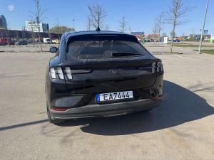 Melns Ford Mustang Mach-E 2021 Klaipėda, ar dzinēja tilpumu 0.00 L un nobraukumu 101 tūkst. km par 22500 €, foto 7 vietnē AUTOMOTO.COM.LV